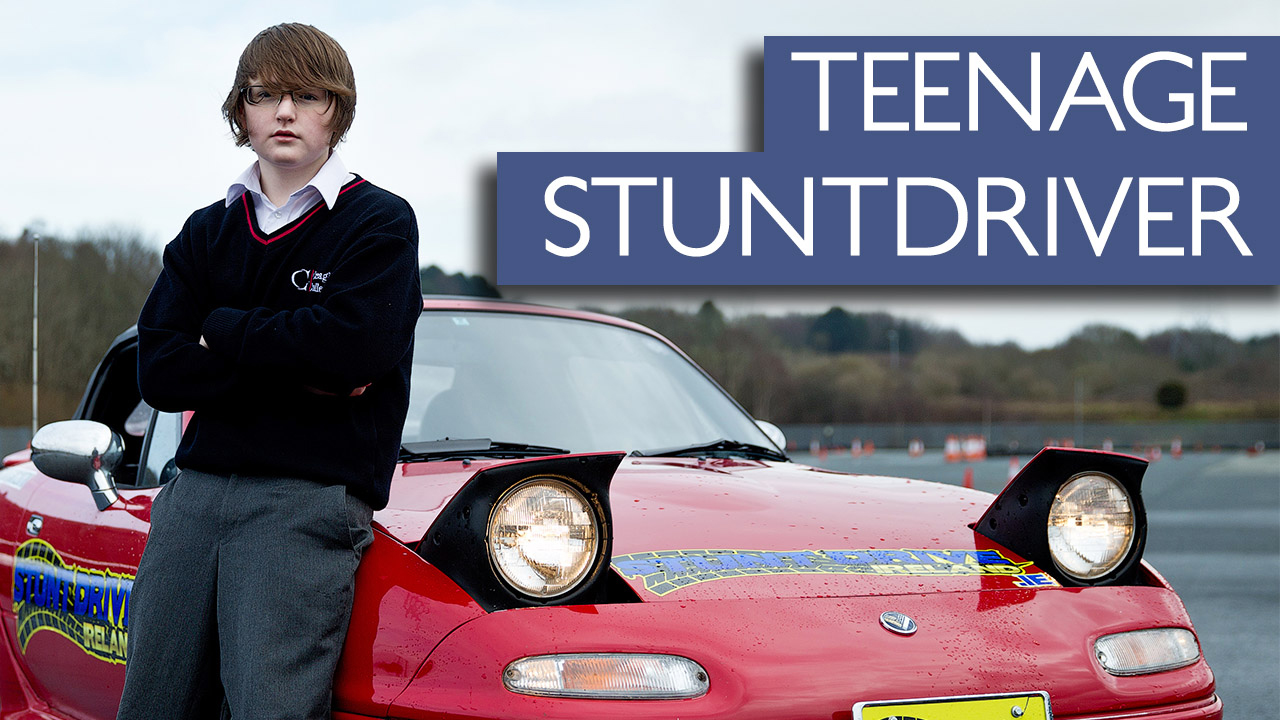 Jogsija nincs, de úgy driftel ez a 13 éves srác, mint egy profi - Player.hu