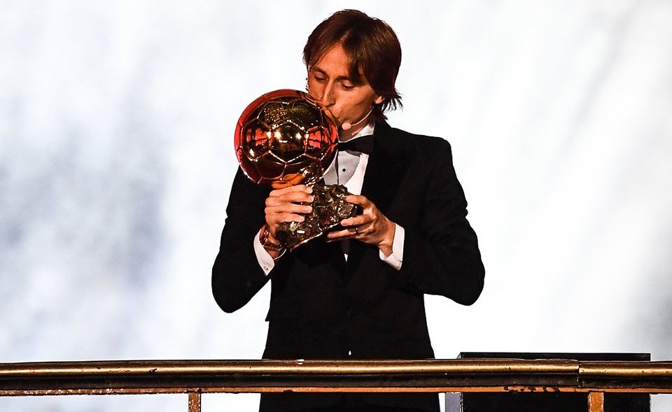 Hát megtörtént: nem Messi és nem is Ronaldo kapta az Aranylabdát ...