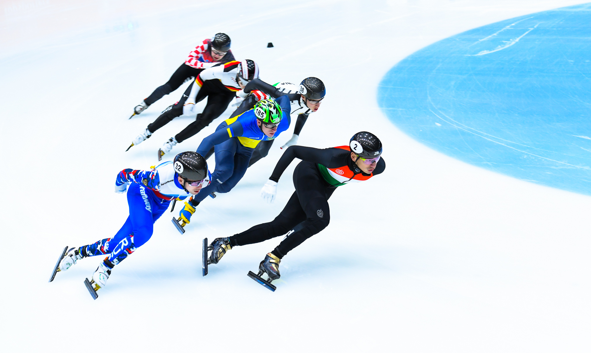 A Liu testvérek leuralták az 1500 méteres mezőnyt az Európa-bajnokságon ...