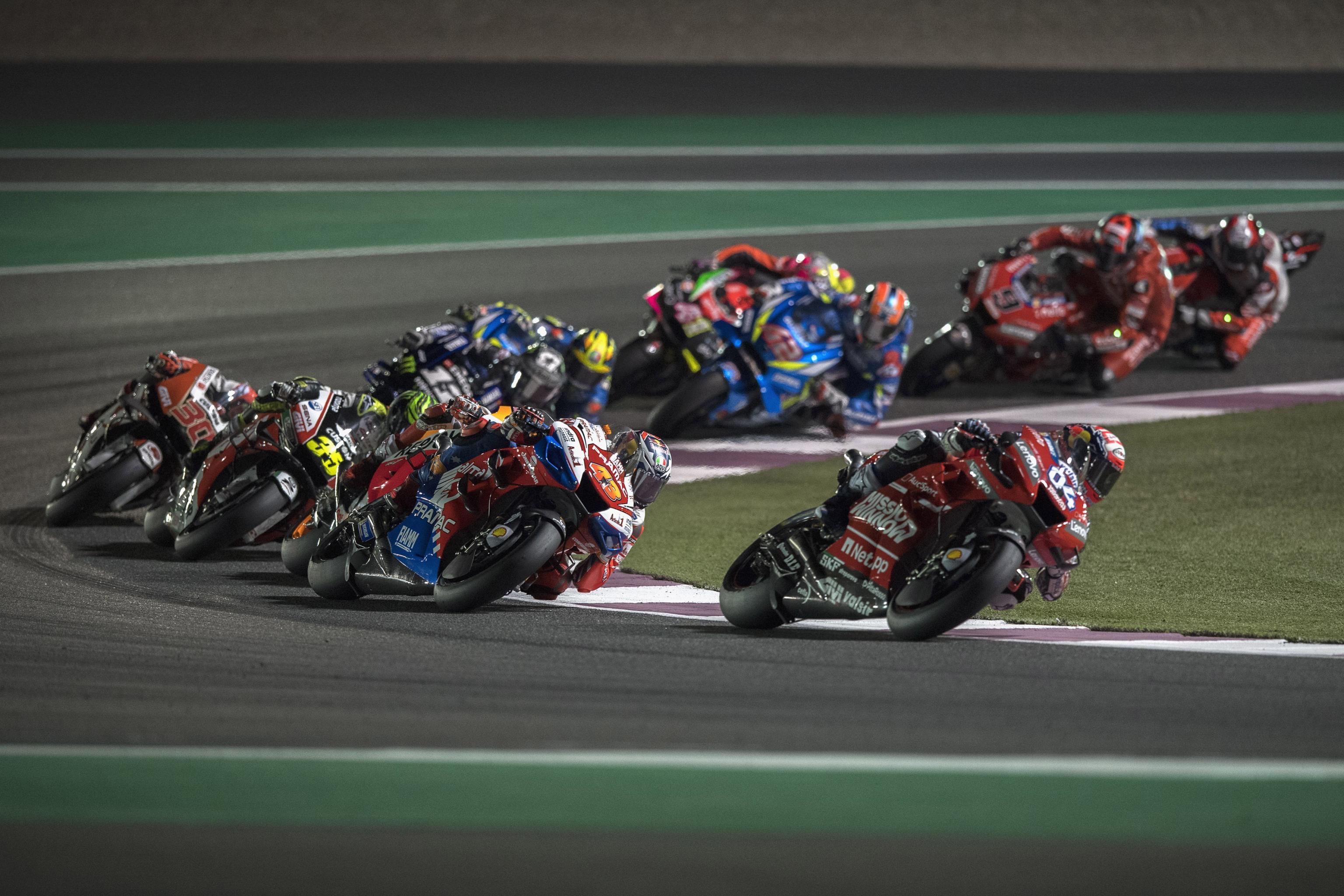 Verseny közben kezdett bunyózni két motorversenyző - Player.hu