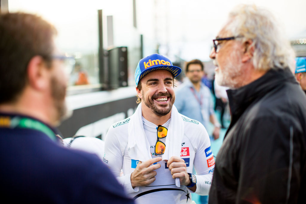 Alonso annyira vissza akar térni, hogy már a Red Bullnál is házal ...