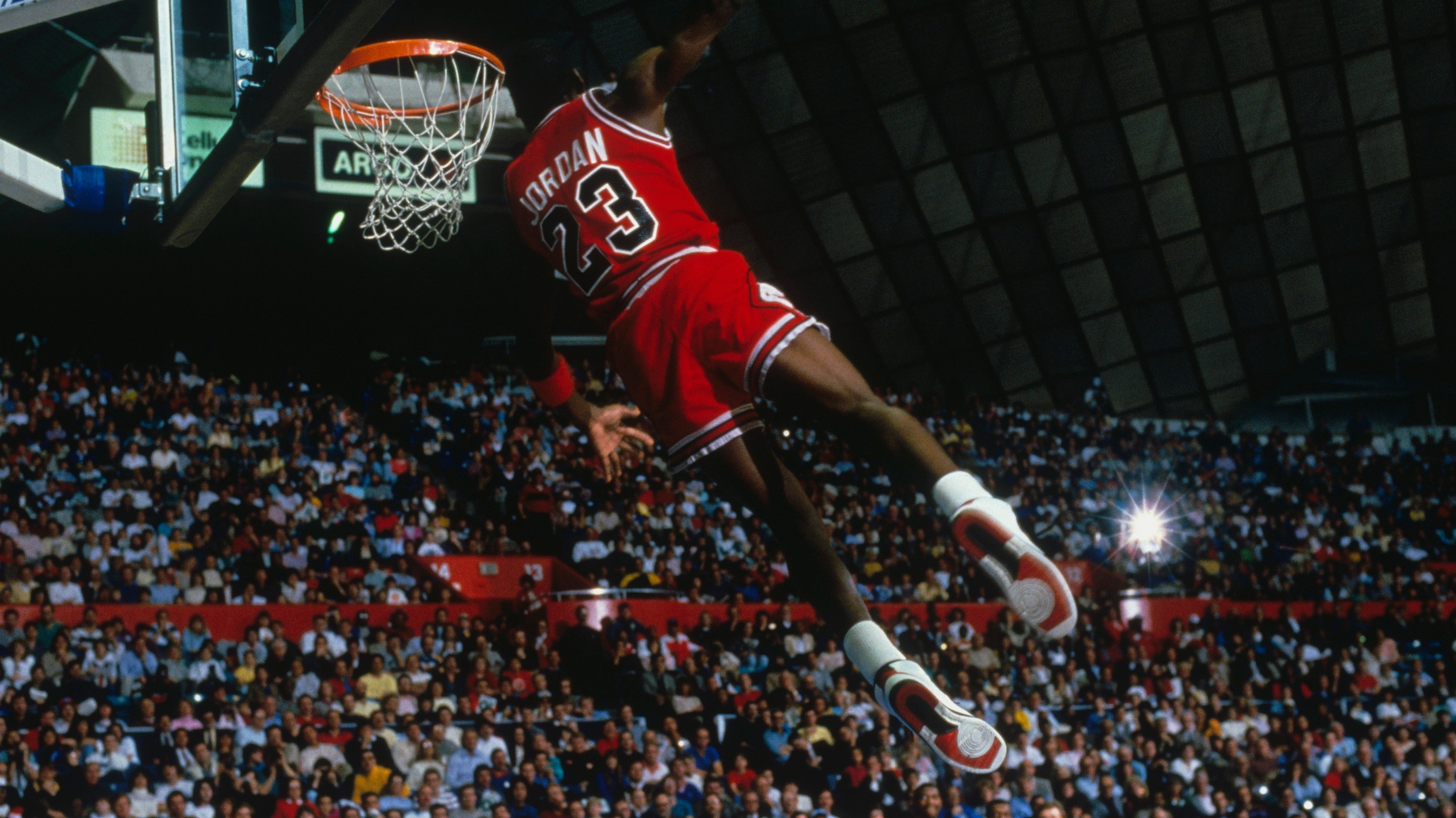 Csúcsösszeget ért Michael Jordan újoncmeze - Player.hu