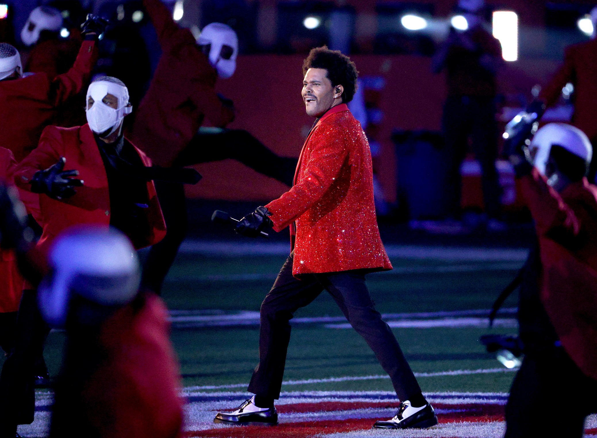 The Weeknd odatette magát a Super Bowl Halftime Show-jában | Az online ...