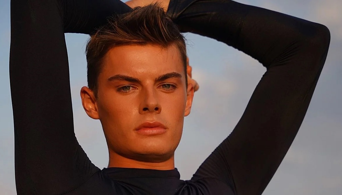 Egy ember is bekerült a Sports Illustrated fürdőruhamodell-versenyének ...