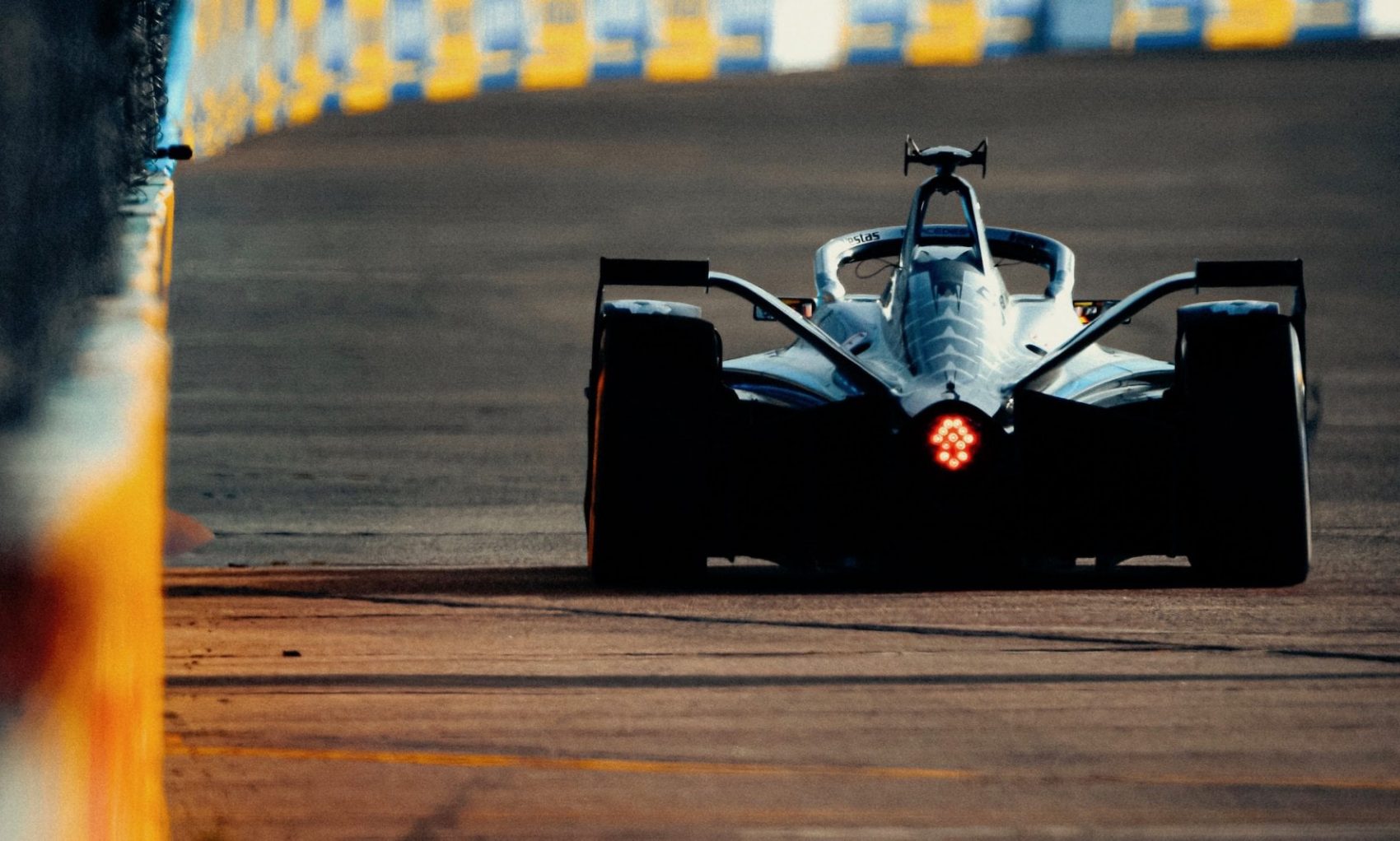 A Mercedes bemutatta utolsó Formula E-autóját - Player.hu