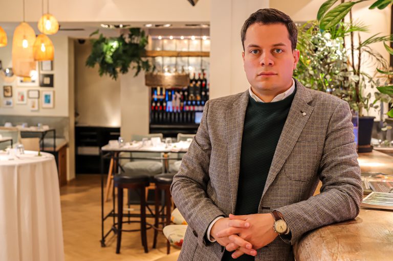 Nem másokat legyőzni, hanem jót csinálni akar a parkolás forradalmára ...