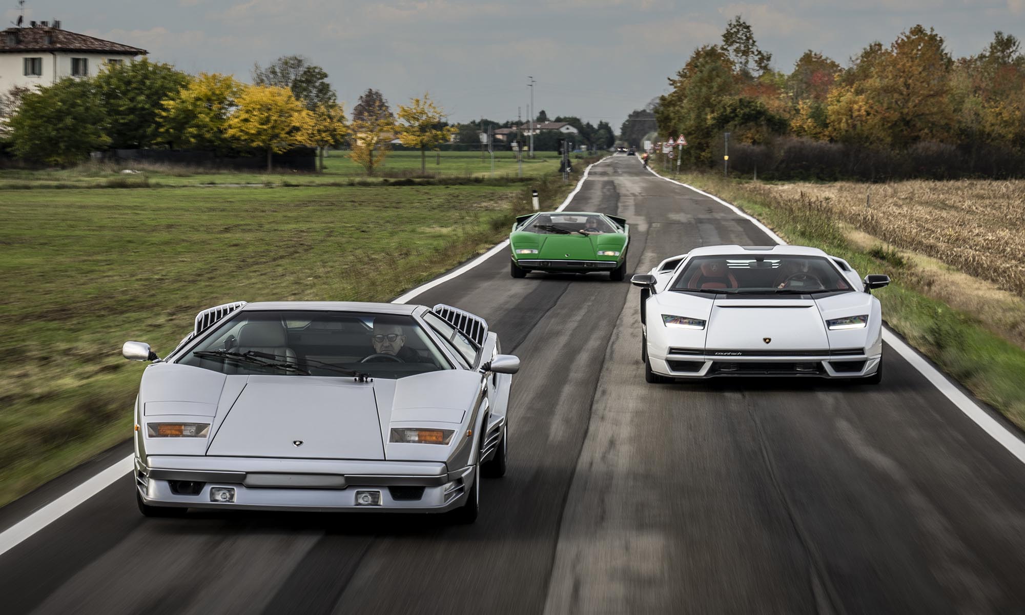 Legendás őseivel kanyarog az új Countach ezeken a képeken - Player.hu