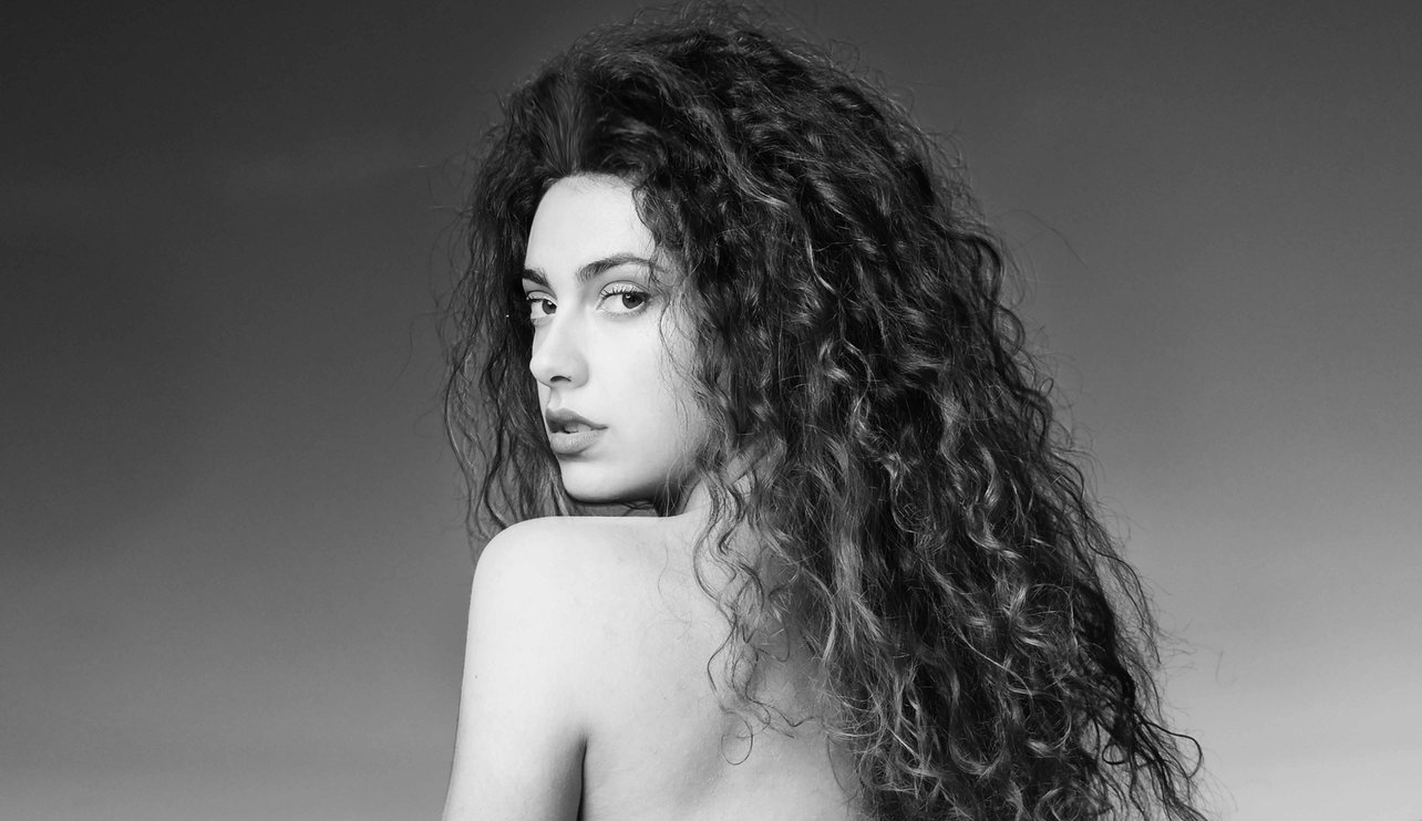 Nem tudjuk, milyen divattervező Veronica, de modellnek tehetséges ...