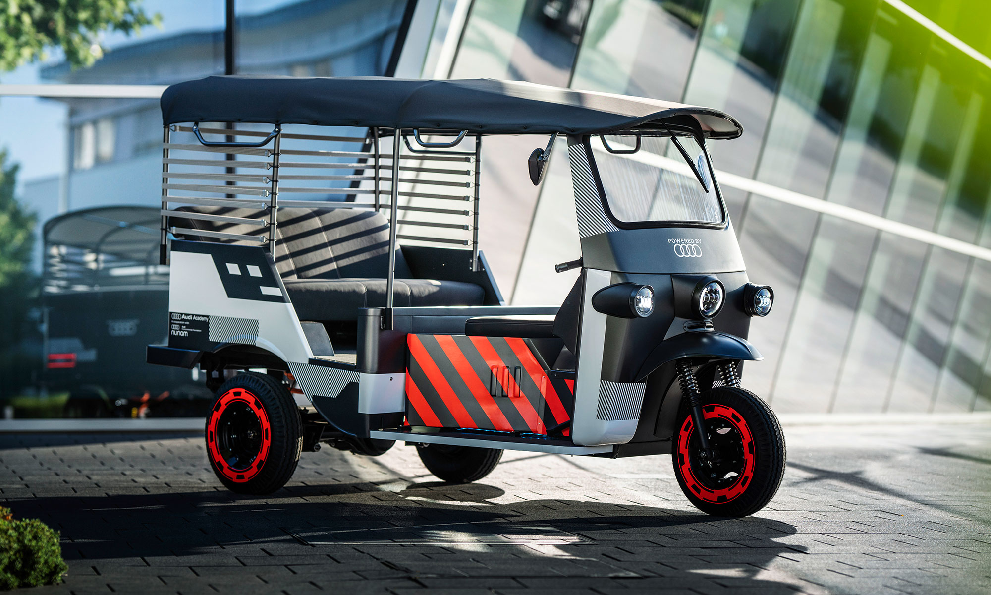 Az Audi elektromos hajtású riksákat épít Indiának - Player.hu