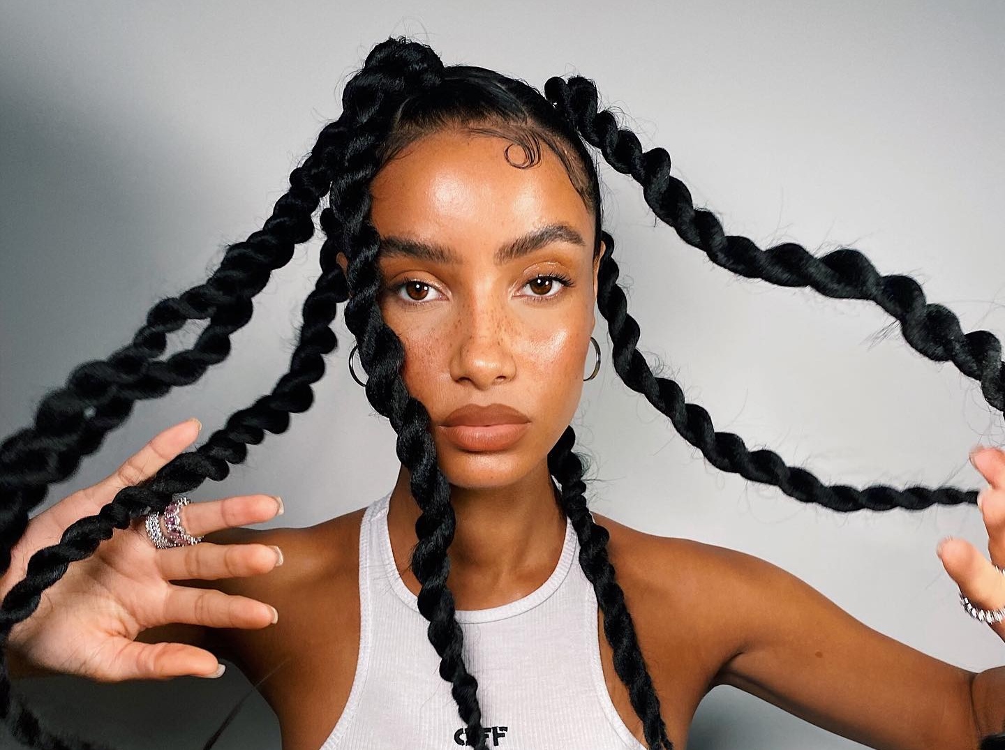 Ő nem az a vigyorgós lány, de így is kedveljük - Player.hu