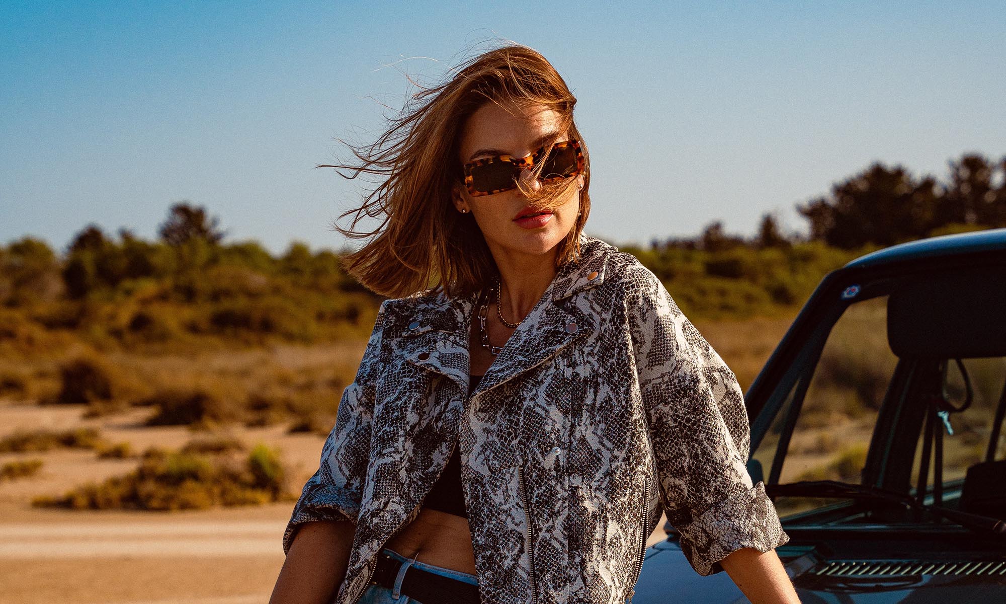 Bárhová elkísérnénk ezt a lányt a Golf GTI-jével - Player.hu