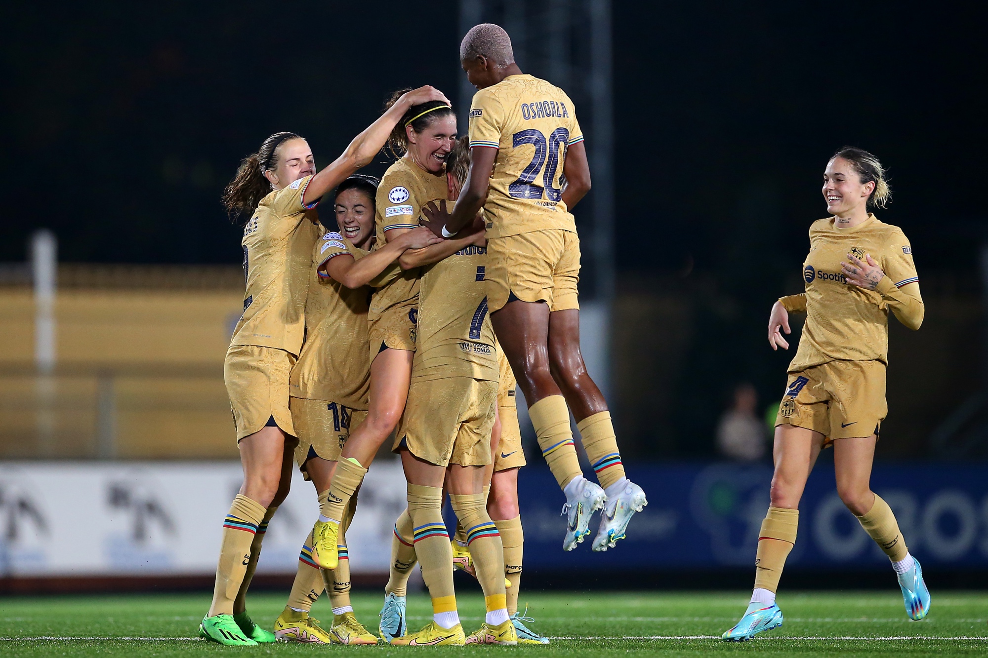 A kezdőkörből rúgott gólt a Barca játékosa a női BL-ben - Player.hu