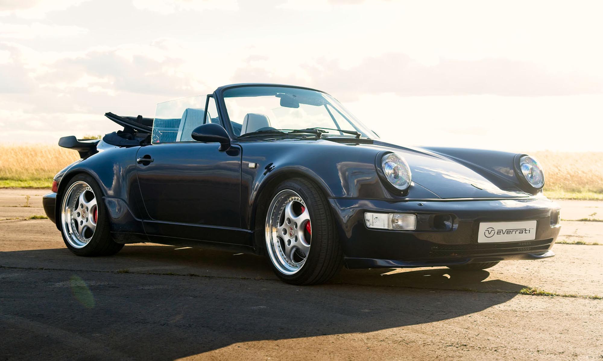 Már nyitott tetővel is lehet elektromos a klasszikus Porsche 911 ...