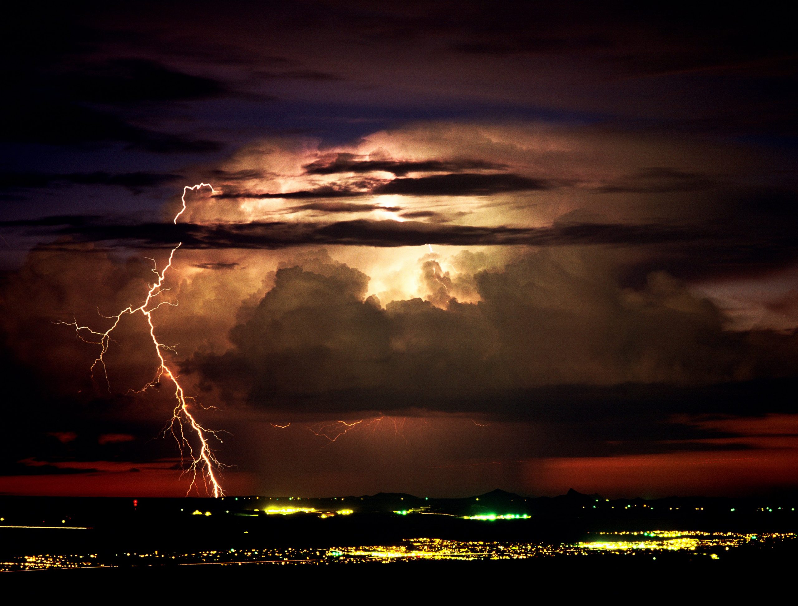 Az emberiség már képes a villámlást is irányítani - Player.hu