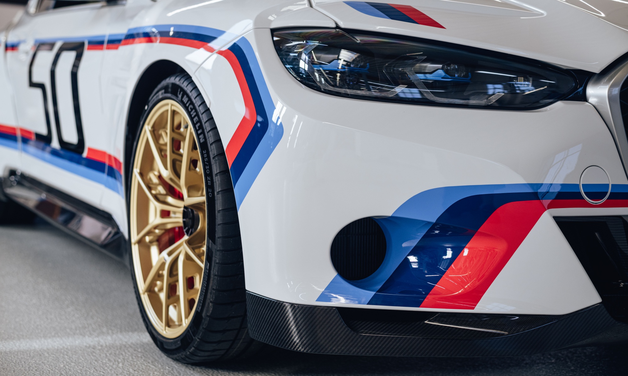 Kézzel készül a modern BMW-k Szent Grálja - Player.hu