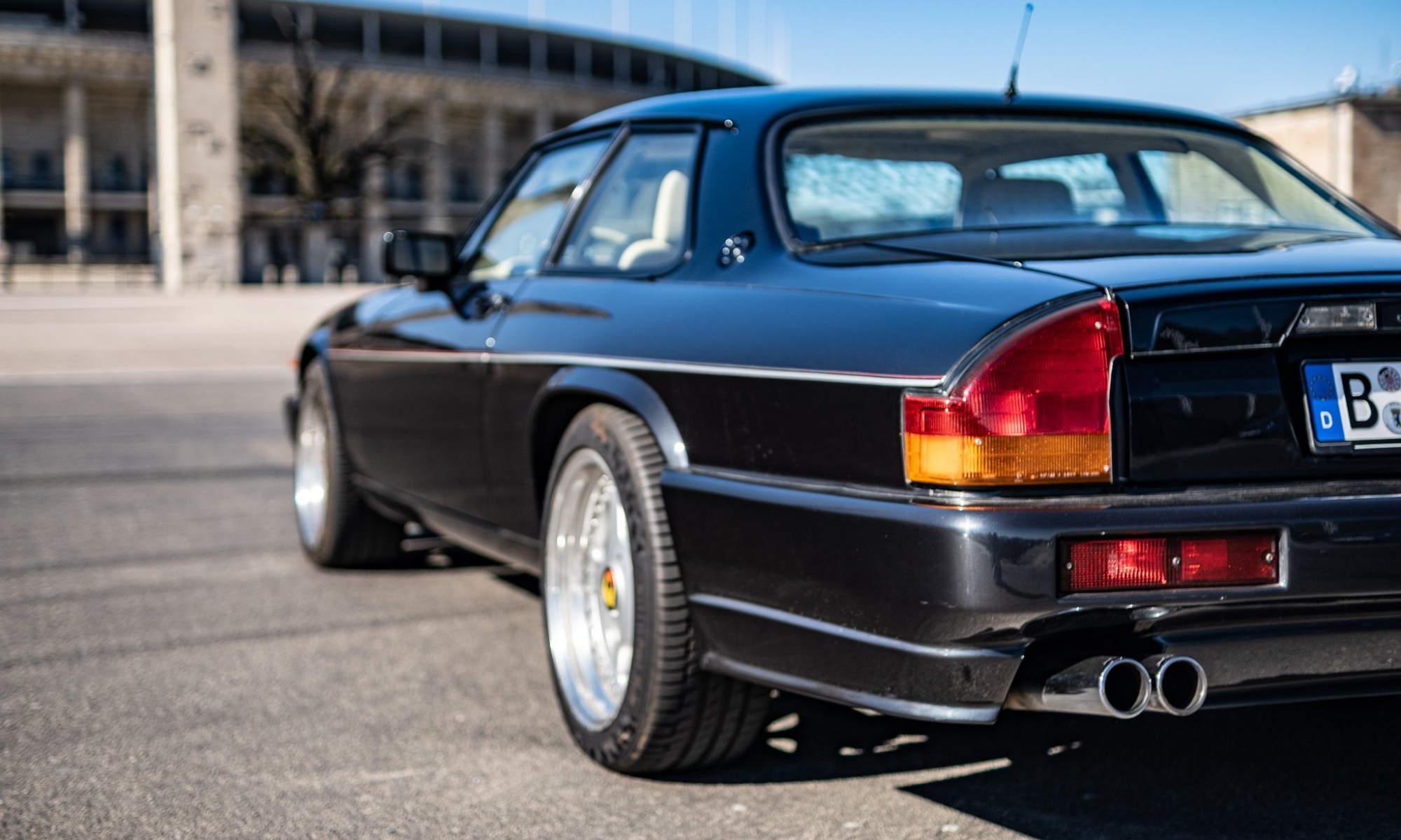 Német tuning teszi vaddá az elegáns Jaguar kupét - Player.hu