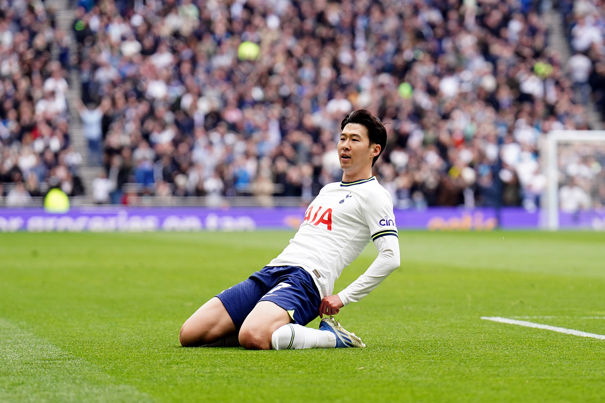 Szon mesteri góllal lett százados - Player.hu