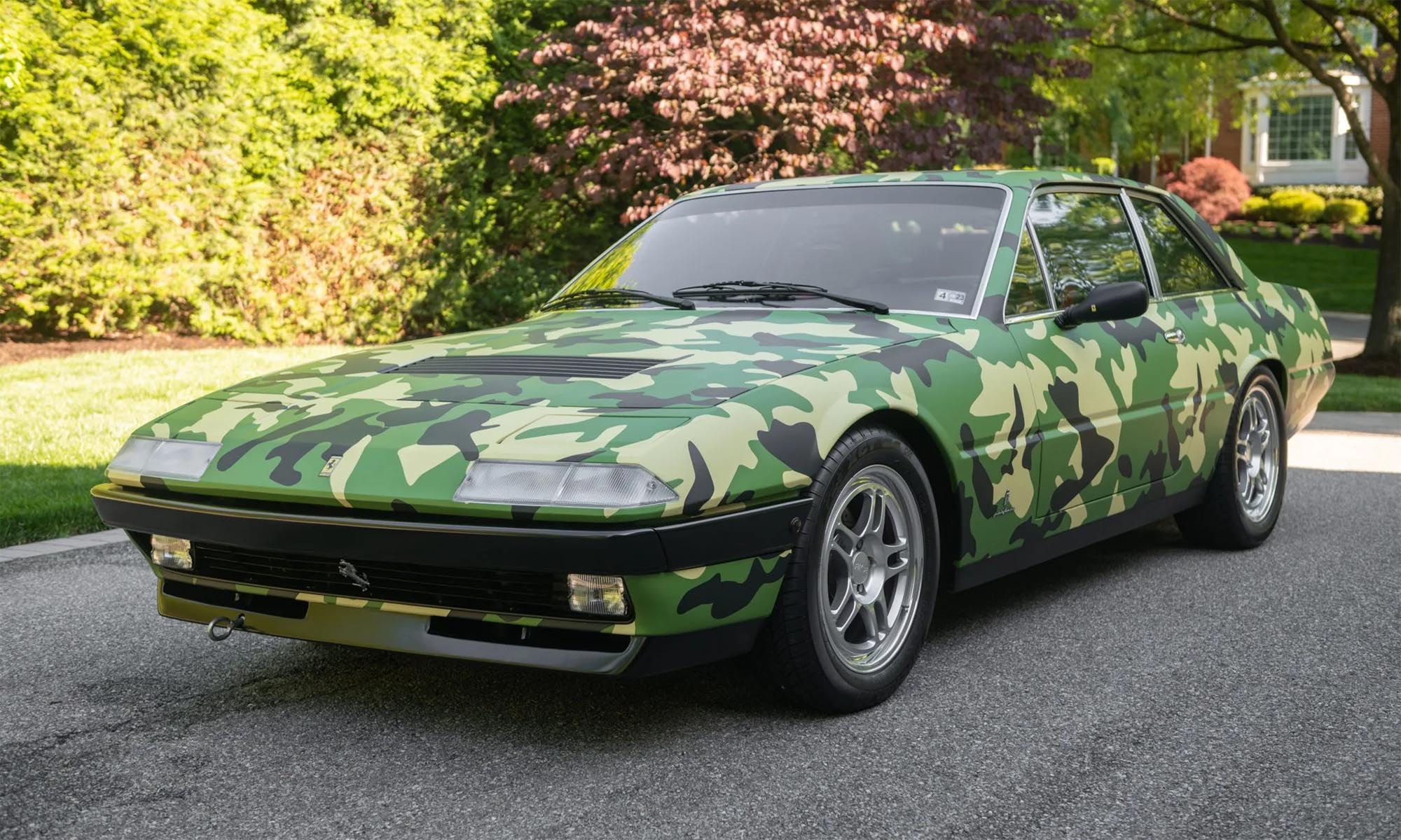 Nem a kamuflázs minta a legnagyobb szentségtörés ezen a Ferrarin ...