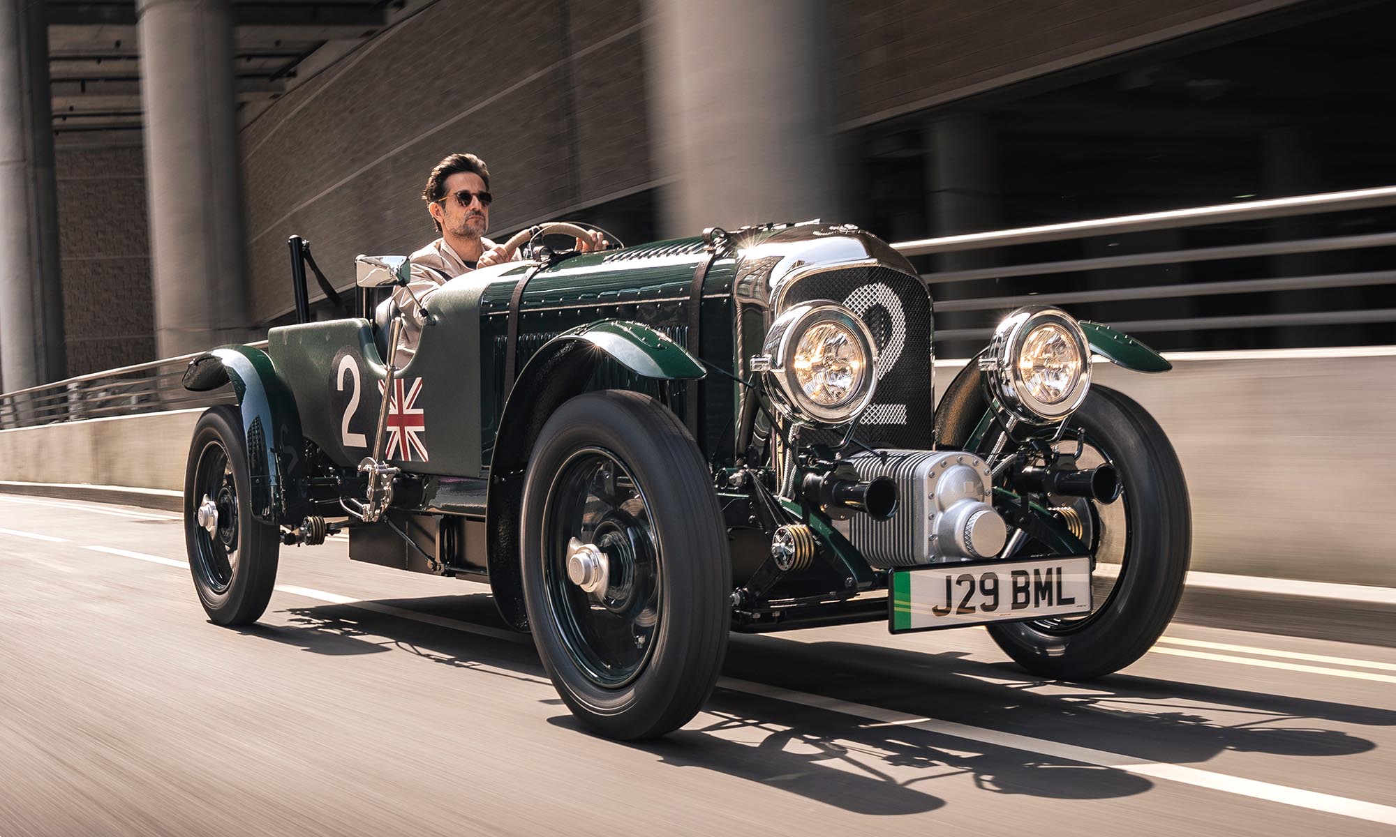 Felnőtteknek is remek szórakozás a kicsinyített Bentley Blower - Player.hu