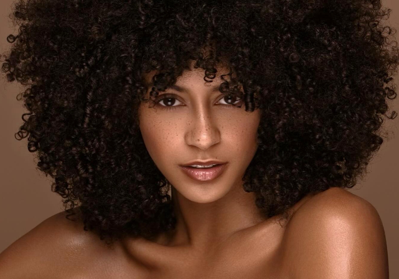 Szívesen elhívjuk Brianát színházba, csak ne elénk üljön le - Player.hu