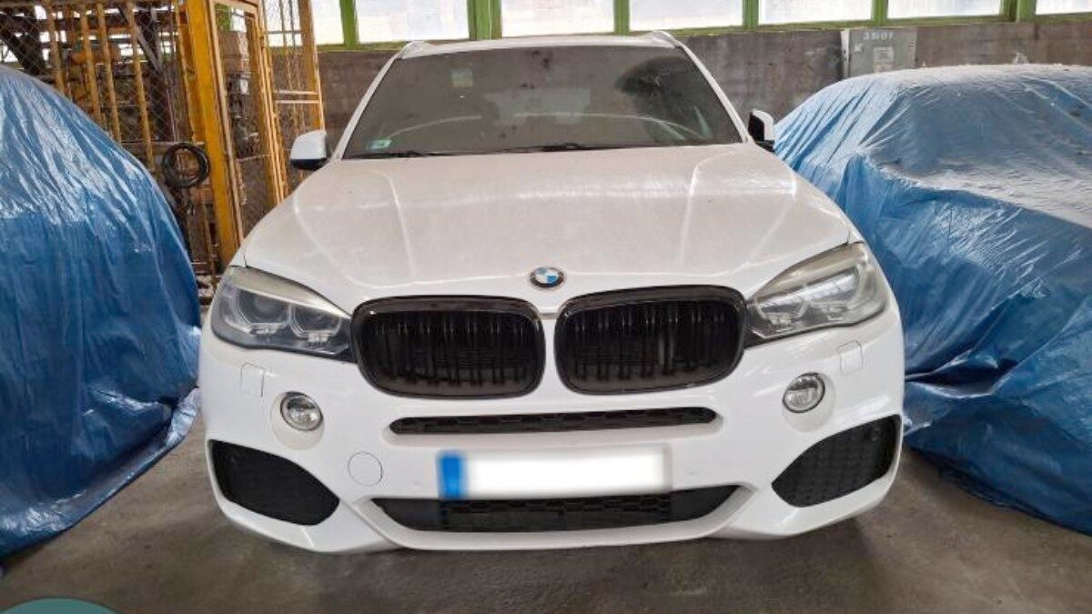 Lefoglalt a NAV egy BMW X5-öt, és odaadta a rendőrségnek - Player.hu